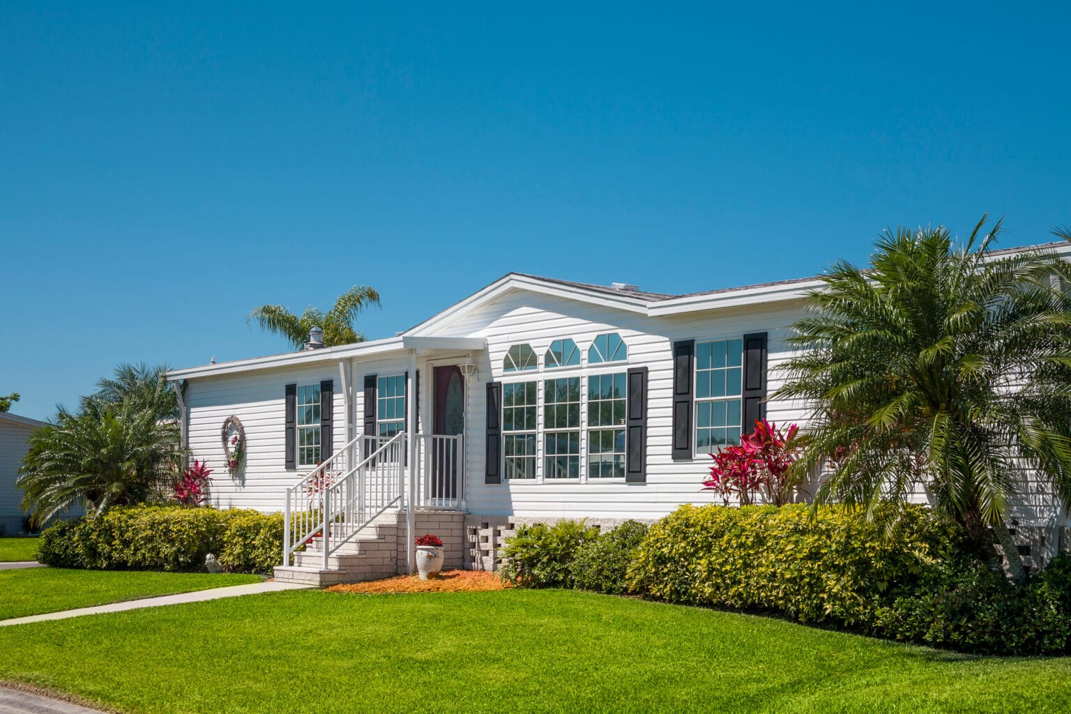 The Pros and Cons of Mobile-Home Living