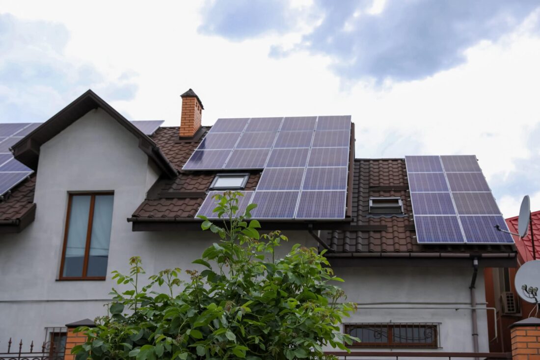 What’s the Average Solar Panel Size and Weight?