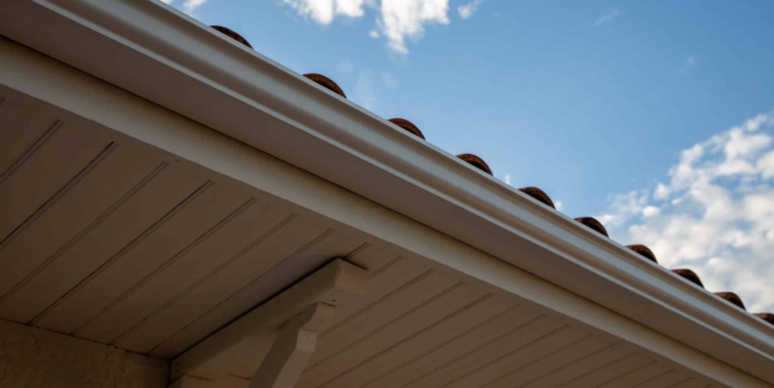 Half-Round Gutters: Benefits, Sizing, and Life Span