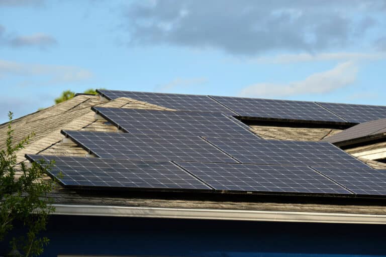 What’s the Average Solar Panel Size and Weight?