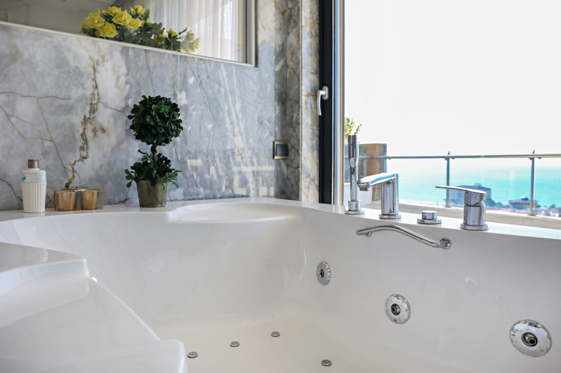 How Much Does a Jacuzzi Bathtub Cost? (2026 Pricing)